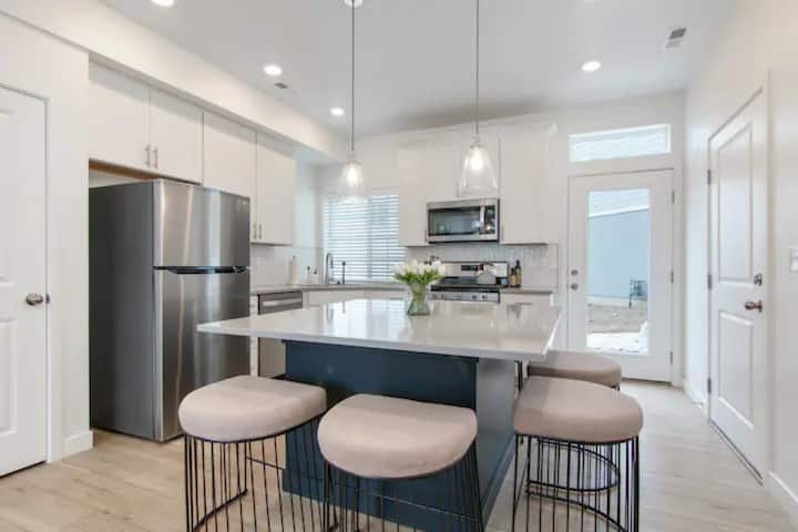 Lehi Contemporary Silicone Home - Lehi, UT