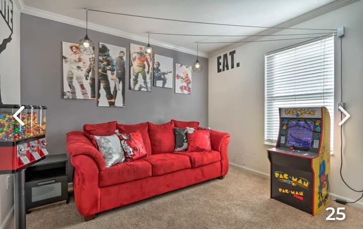 New Elegant Home W/ Themed Rooms - Columbus, OH