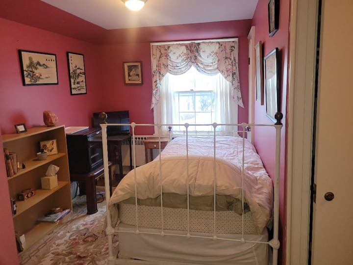 Stay In Mansion Pink Room - Newburyport, MA