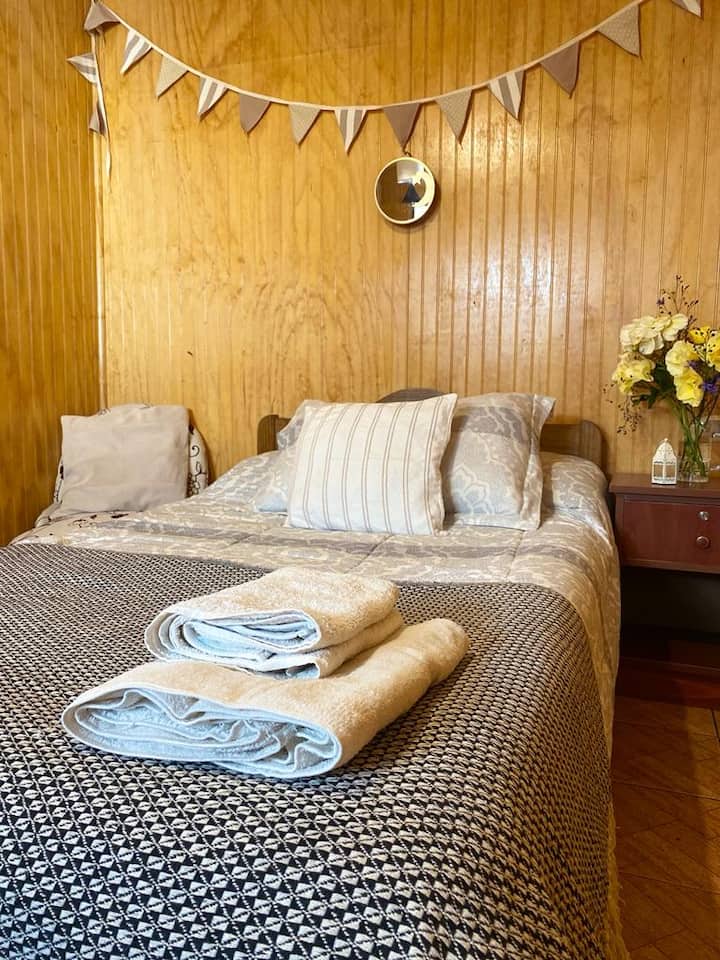 Económica Habitación Matrimonial + Baño - Los Angeles, Chile