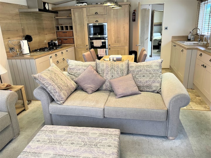 Sunflower Dog Stay Free Rockley Park Poole Harbour - Poole