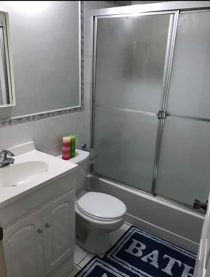 Holruth Court Clean, Spacious And Comfortable - Kingston