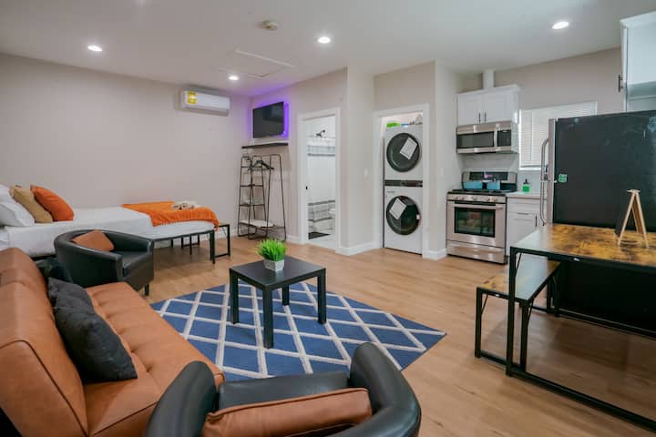 Modern Back House Close To All Major Attractions - South Gate, CA