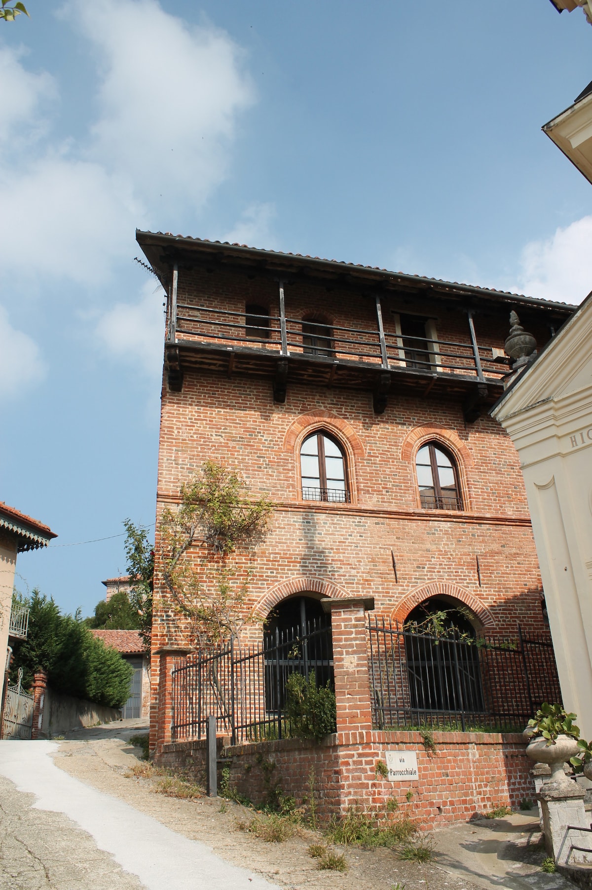 The Castilian's House - Houses for Rent in Cinzano, Piemonte, Italy ...