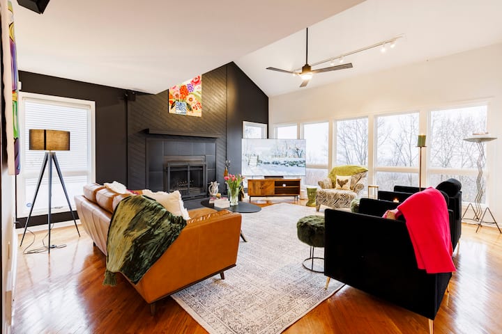 Open Layout With Views, Jacuzzi Tub - Syracuse, NY