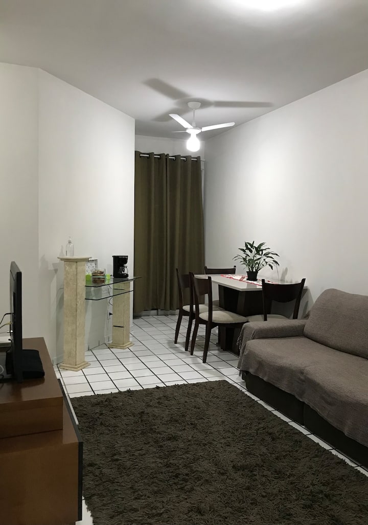 Um Quarto Bem Localizado Com Cama De Casal - Vitoria