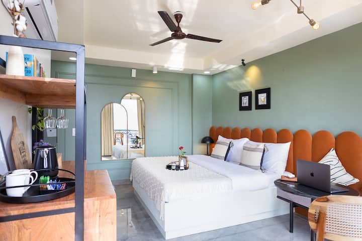 Tangerine 4 - Boutique Studio Sec42 W/patio - Gurugram