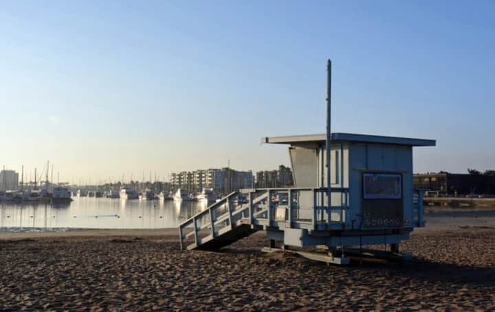 Stunning 2 Bdrm Condo With Killer Ocean Views - Marina del Rey, CA