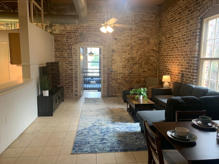 Historic 2 Br & 2 Ba On The River - 당빌