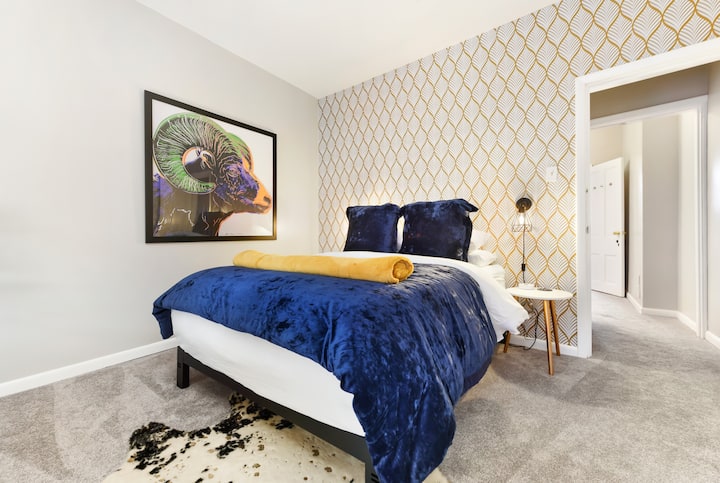 Artsy Home In A Great Location! - Forest Hills, PA