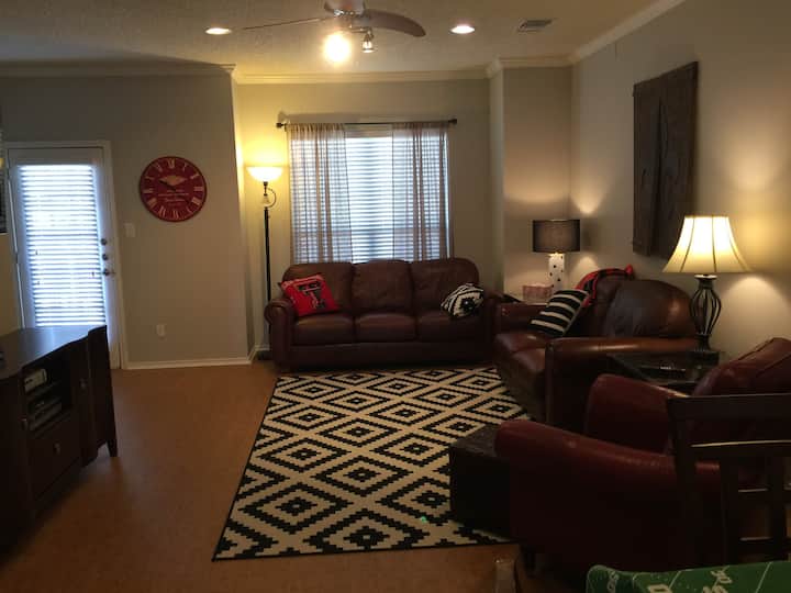 A Quiet Three Story Condo Close To Texas Tech - Lubbock, TX
