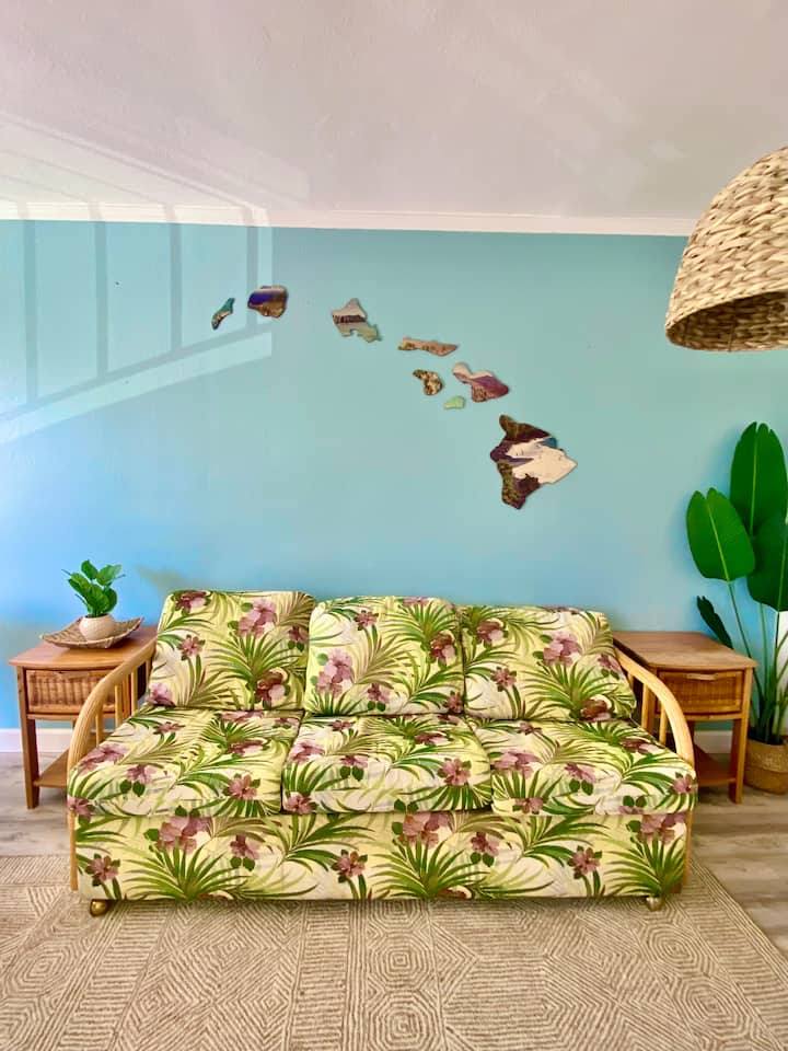 New & Central Waikiki Two Bedroom - O‘ahu, HI