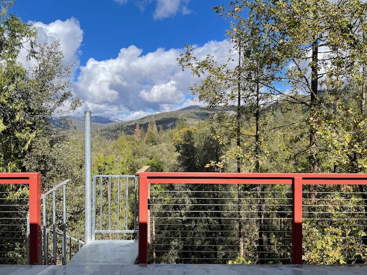 Golden Slumbers -> Gateway To Yosemite & Bass Lake - Bass Lake, CA
