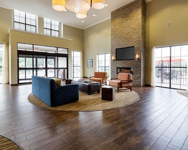 Clean, Value Housing In Houston Bellaire - Houston, TX