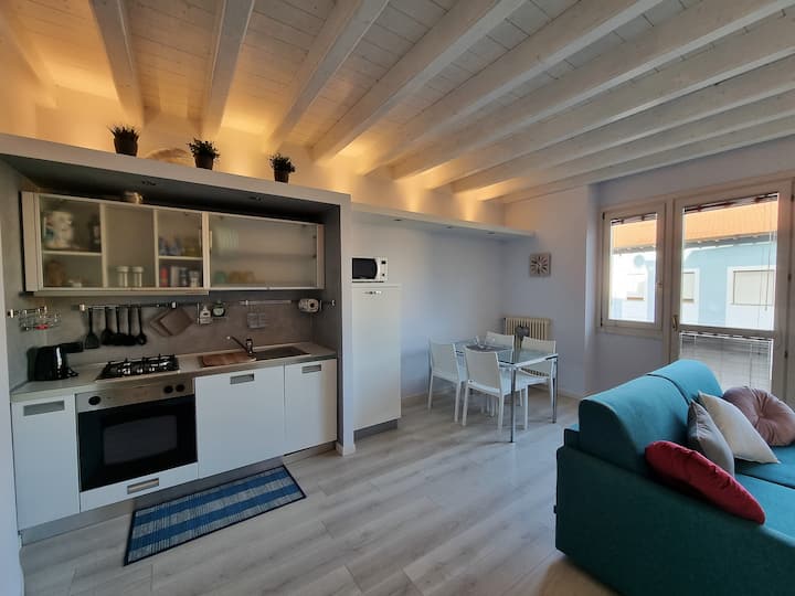 La Finestra Sul Castello-by Goccia Di Lago - Desenzano del Garda