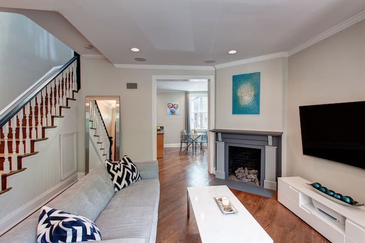 Private Townhome 3 Bed/2.5 Bath - 2 Separate Units - Washington, D.C., DC