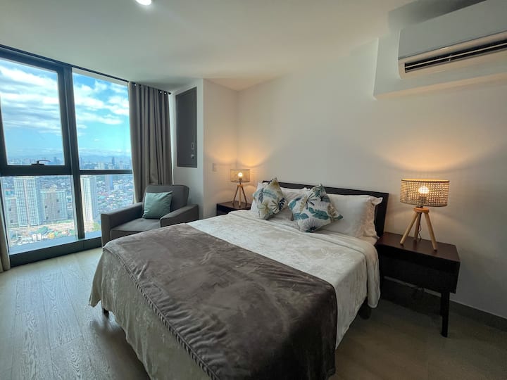 Ultra Luxury Studio Unit @ Century Spire - Makati