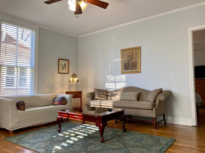 Spacious Apt Near Downtown & Wku - Bowling Green, KY