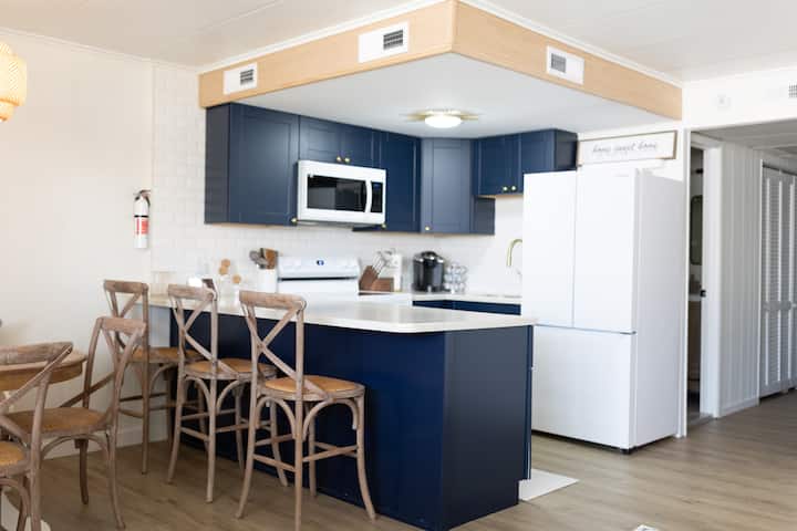 Oceanfront • Balcony • Family-friendly • Parking - Fenwick Island, DE