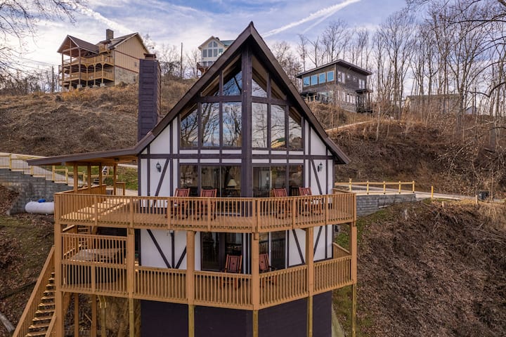 Views! 5br Cabin W/ 3 Kings, Hot Tub, Pool Table - Gatlinburg, TN