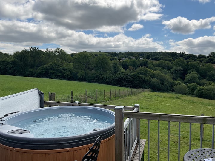 Hot Tub With A View - Wren Pod! - Wales