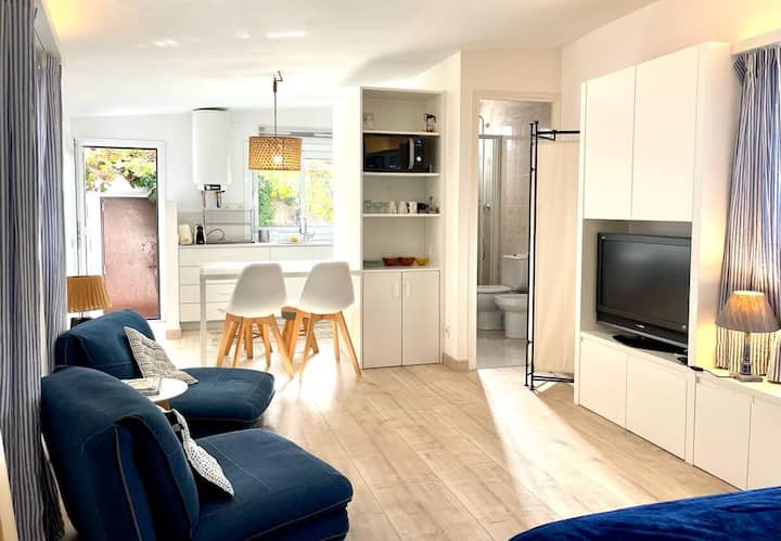 Loft Céntrico De Diseño Con Patio - カダケス