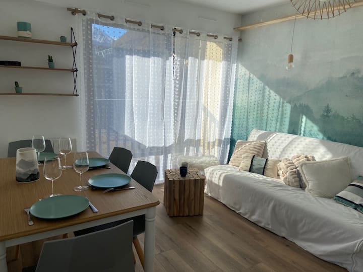 Nid Douillet Avec Panorama Sur Les Montagnes - Vielle-Aure