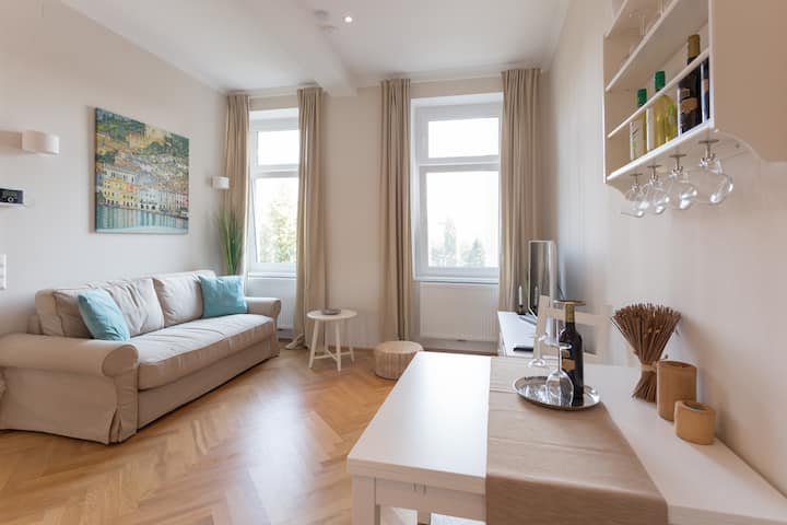 Nice Sunny Apartment,  Long Term Only - Bécs