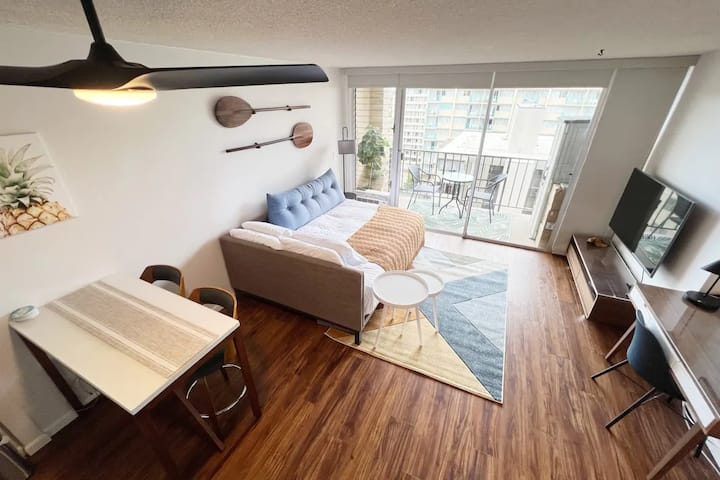 Designer Condo, Heart Of Waikiki (Pool & Parking) - Hawaii