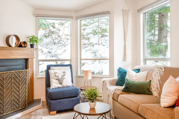 Newly Renovated - Free Parking! Close To Gondola - Whistler