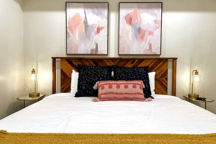Elevator | Bright Top Floor | Walk Downtown | W/d - Walnut Creek, CA