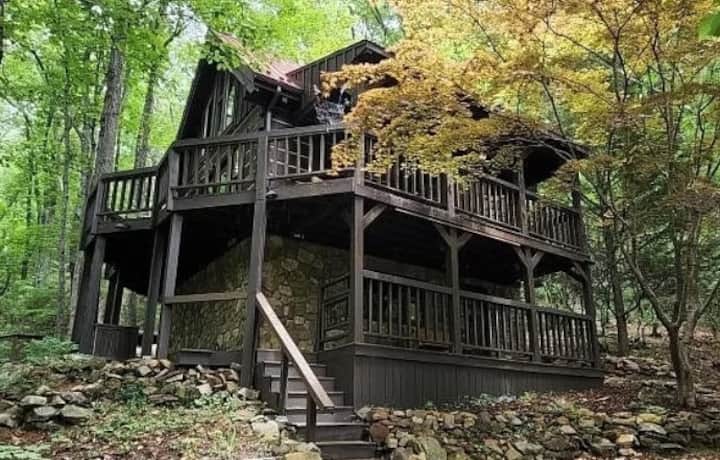 Secluded Log Cabin - Big Island, VA