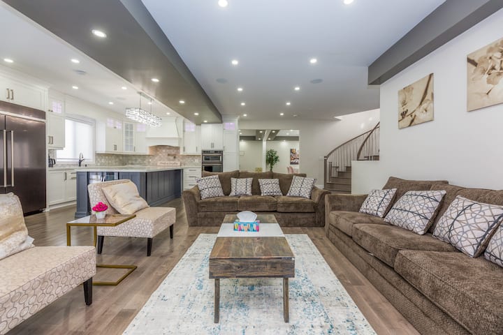 6br & 4,000 Sq. Ft. Luxury Estate ~Caledon Village - Orangeville