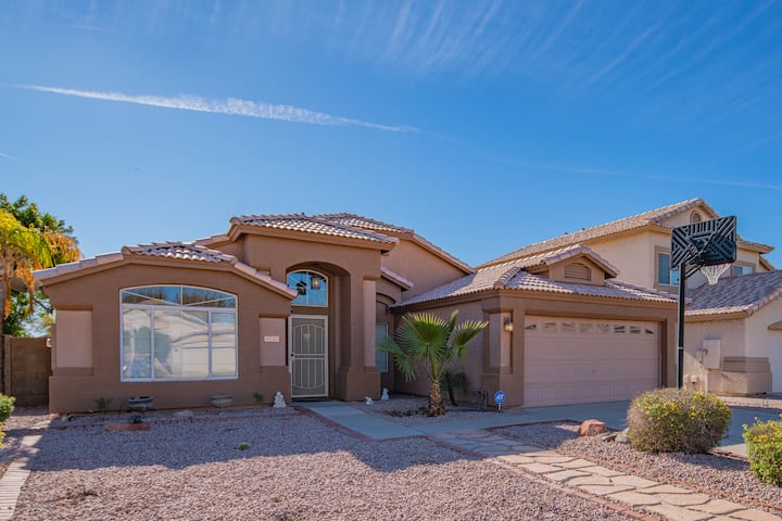 Spacious Home W/ Gated Pool_sleeps 9 Pets Ok - Sun City