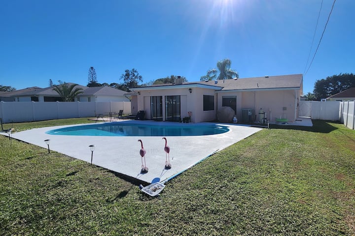 Family Friendly Pool Home Near The Beach! - 聖露西港