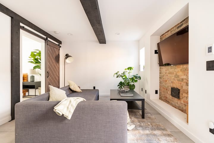 Queen Anne Urban Retreat - Spa Bathroom, Wfh Space - Seattle, WA