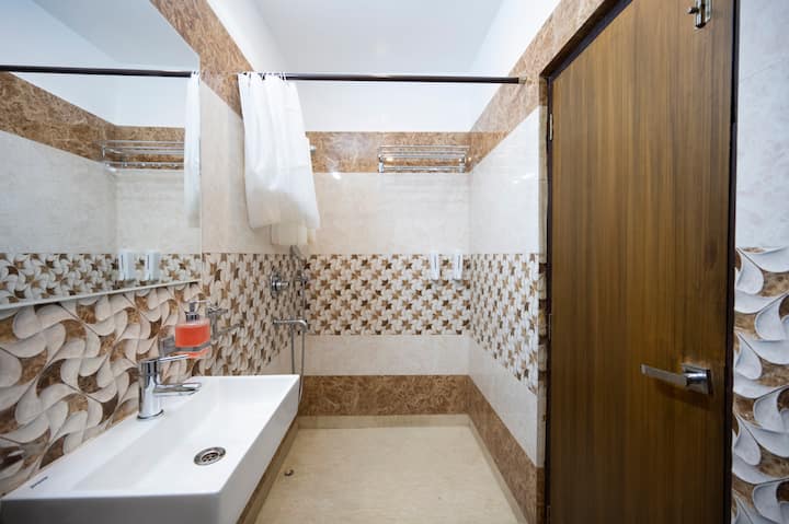 King Room With Balcony - Calcutta