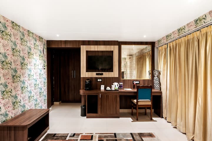 Private Hotel Room (Deluxe Room With Balcony) - Bodh Gaya