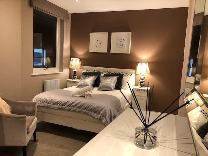 2 Bed At The Courtyard By Accommodation Windsor - 윈저