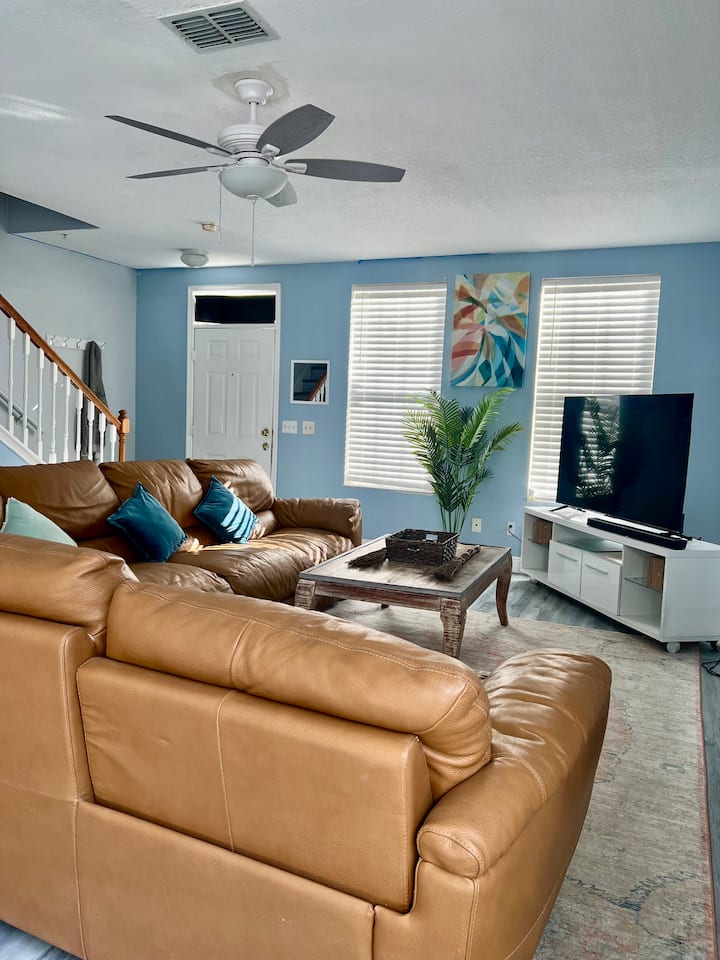 3 Bed Townhouse Walking Distance To Camping World - Orlando