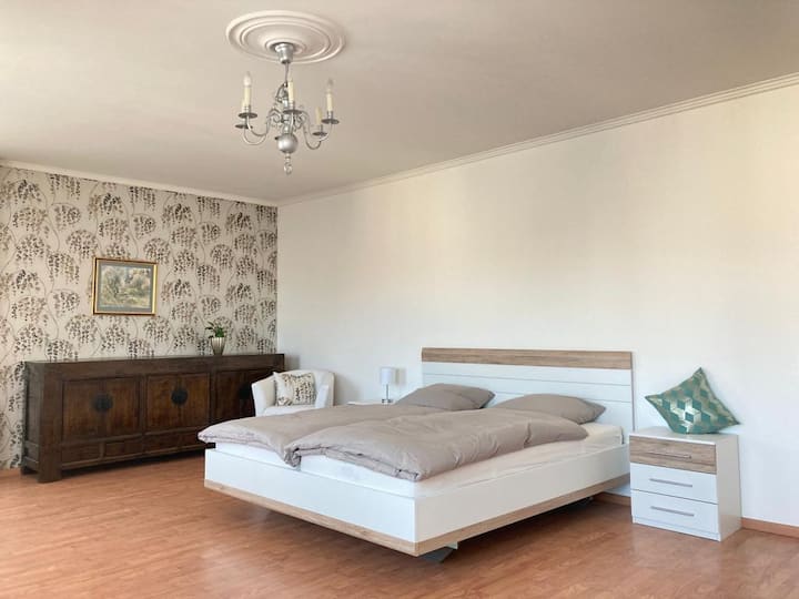 *Helios* Grande Chambre Au Centre Ville (A) - Le Locle