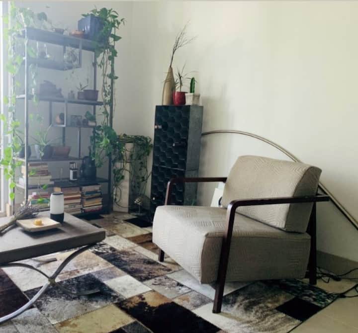 Modern Historic Downtown Apartment - Mount Vernon, OH