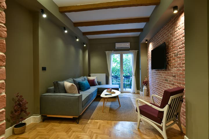 Redstone Newretro Apartment - Atenas