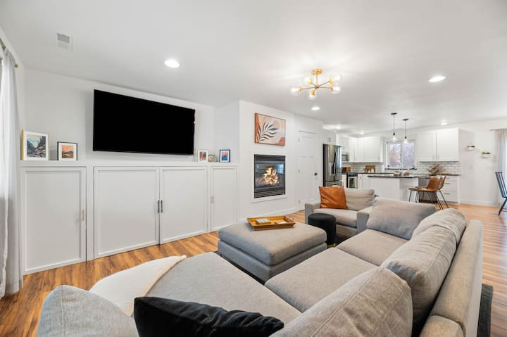 Downtown Modern 3 Bed 3 Bath! - Spearfish, SD