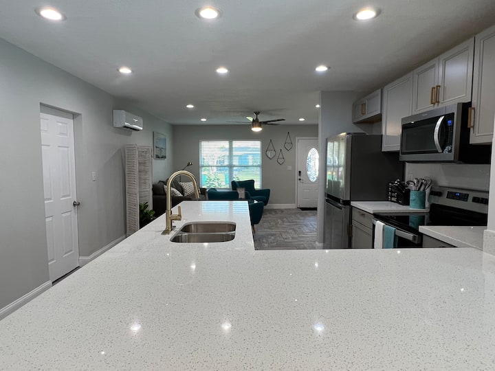 *Fun & Relax Home-melbourne 6 Bed/2bath 10 Sleeps* - Melbourne