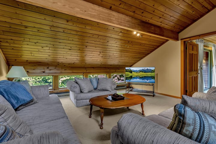 Secluded Getaway | Hot Tub, Sauna, Fire Pit, Gym - Ellicottville, NY