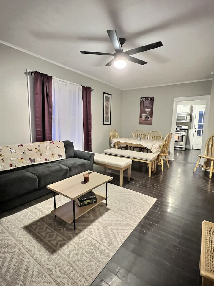 Splendid Summer Hill Home Away From Home - Pittsburgh