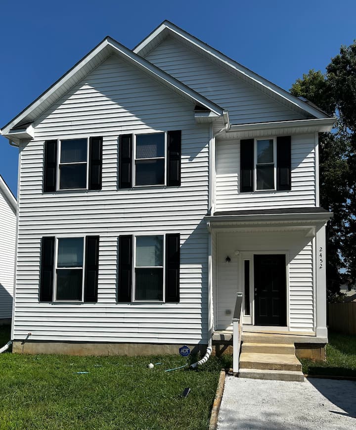 House Furnished W Solar! - Fredericksburg, VA