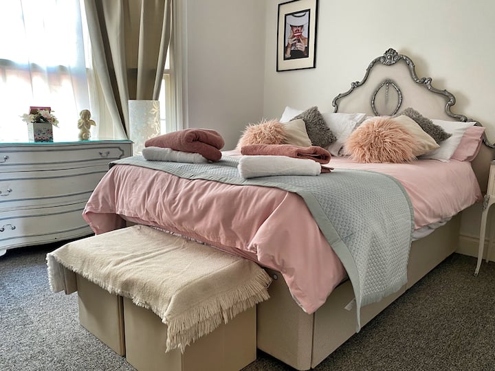 Sea House 2 Bed Apartment With Sea View & Balcony - Hastings