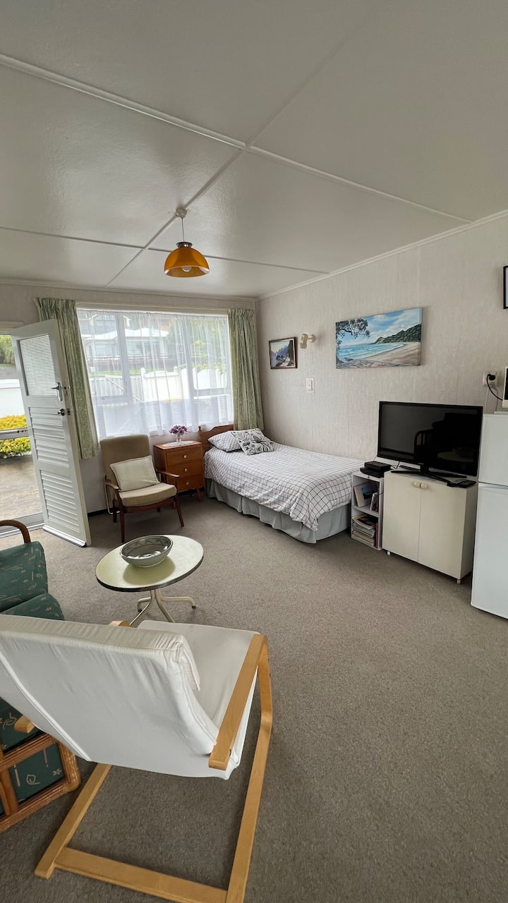 Kiwi-holiday Unit On Pohutakawa - Ōhope